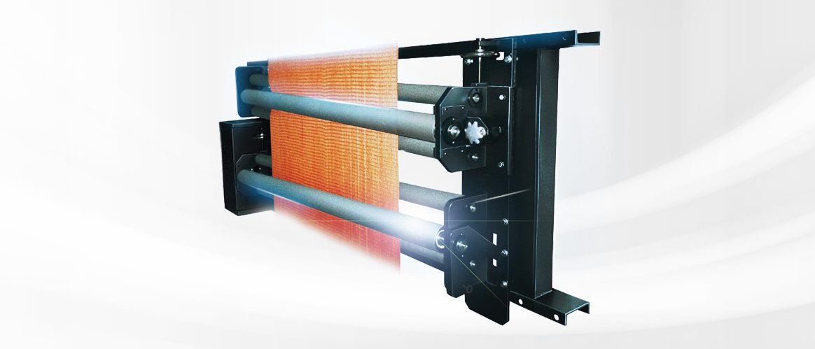 Full Width X-Pander spreading system with skew rollers